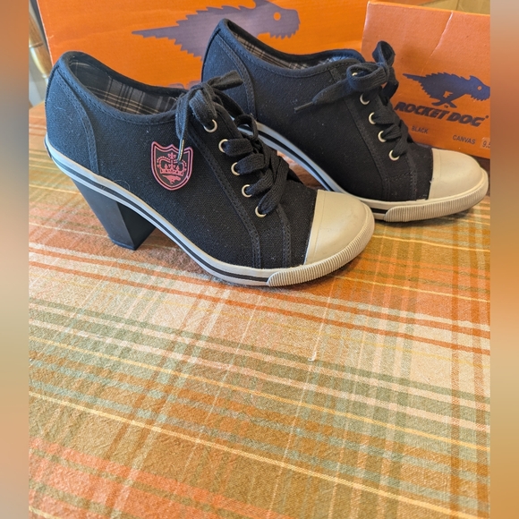 Rocket Dog | Shoes | Vintage Rare Rocket Dog Tennis Shoes With Heels ...
